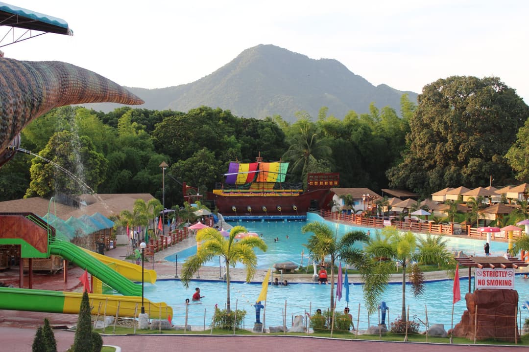 Camp Pulong Gubat Wavepool Resort | PH.vacations